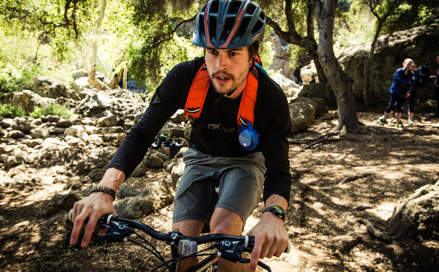 JBL Clip+ | Full-featured splashproof ultra-portable speaker